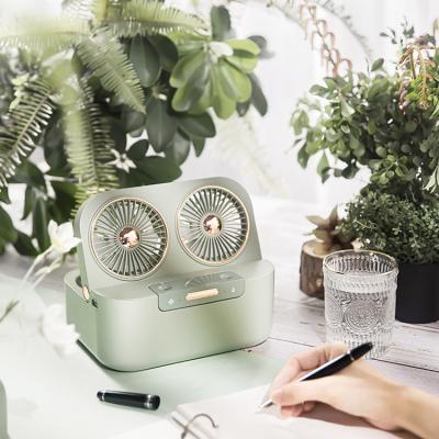 Cina 3 ventilatore da tavolo dello spruzzo d'acqua di velocità 10W 5V 2000mAh ricaricabile in vendita