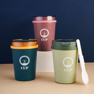Cina Tazza di plastica ermetica del porridge della tazza della prima colazione della farina d'avena del riscaldamento a microonde con il cucchiaio in vendita