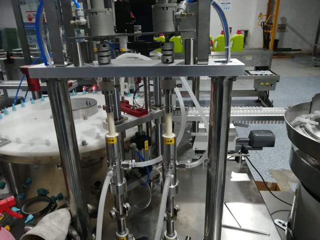 Engarrafamento multifuncional automático do vidro do animal de estimação e máquina tampando de Monoblock para cosméticos