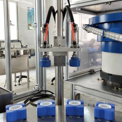 Китай Машина завалки поршеня сыворотки духов бутылки машины упаковки 10ml бутылки 50-100BPM 30ml жидкостная продается