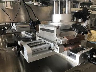 Cina Etichettatrice dell'autoadesivo automatico 4000BPH per la bottiglia Tin Can del barattolo in vendita