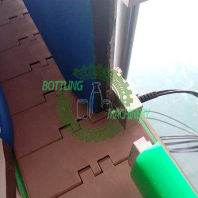 Cina Automatico con l'etichettatrice di Self-Adhesive Round Bottle della stampante di codice in vendita