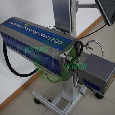 Cina stampante volante di codice del laser di CO2 della data della bottiglia dell'ANIMALE DOMESTICO di 15W 10000BPH in vendita