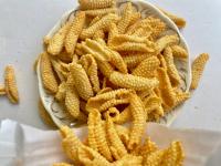 China HW-FRC Corn Shaped Rice Crackers 5KG Bulk Pack - Crispy Grain Snacks with 12 Month Shelf Life for sale
