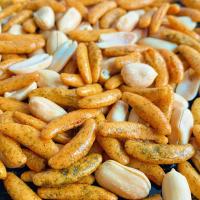 China Roasted Wasabi Rice Crackers with Peanuts - 12 Month Shelf Life, 30 Day Delivery, Custom Packaging Available for sale