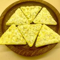 China Crispy Golden Triangle Corn Cracker Chips 0g Added Sucrose Gluten Free 4.44g Fat for sale