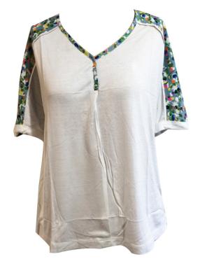 China Short Sleeve Woven v neck t shirts women With Fabric Covered Buttons for sale