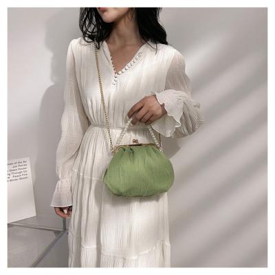 China 2024 NEW RETRO FAIRY SOLID COLOR SMALL BAG WHITE HAND PEARL BAG WOMEN'S NET YARN INS SIMPLE CROSSBODY BAG for sale