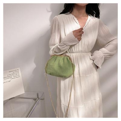 China 2024 NEW RETRO FAIRY SOLID COLOR SMALL BAG WHITE HAND PEARL BAG WOMEN'S NET YARN INS SIMPLE CROSSBODY BAG for sale