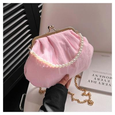 China 2024 NEW RETRO FAIRY SOLID COLOR SMALL BAG WHITE HAND PEARL BAG WOMEN'S NET YARN INS SIMPLE CROSSBODY BAG for sale