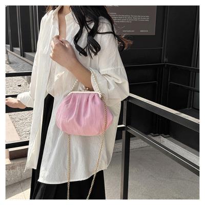 China 2024 NEW RETRO FAIRY SOLID COLOR SMALL BAG WHITE HAND PEARL BAG WOMEN'S NET YARN INS SIMPLE CROSSBODY BAG for sale