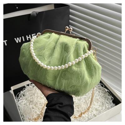 China 2024 NEW RETRO FAIRY SOLID COLOR SMALL BAG WHITE HAND PEARL BAG WOMEN'S NET YARN INS SIMPLE CROSSBODY BAG for sale