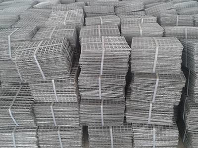 Cina Il PVC galvanizzato immerso caldo di verde ha ricoperto il cavo saldato d'acciaio ha rotolato recintando la rete metallica di Gaw di 14 calibri in vendita