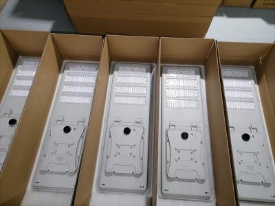 Cina 200 watt di iluminazione pubblica solare con il commutatore automatizzato all'aperto impermeabilizzano in vendita