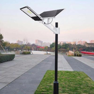 China IP65 Waterproof All In One Solar Street Lighting with 000hrs Life Span Model for sale
