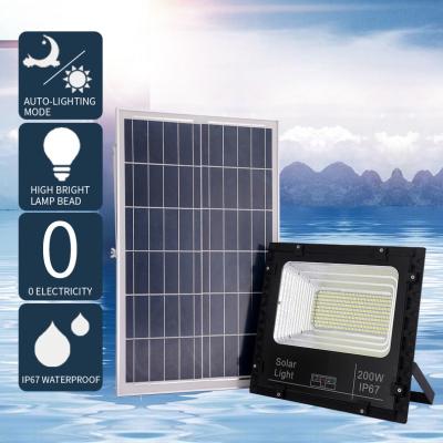 Cina 200W HIGH CLASS Patent Design Alta potenza impermeabile all'aria aperta a energia solare LED Flood Light in vendita