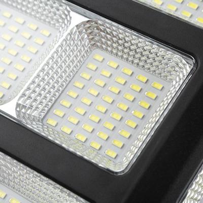 Cina Efficiente lampada solare all in one pannello di silicio monocristallino 25,6V 6000K IP65 in vendita
