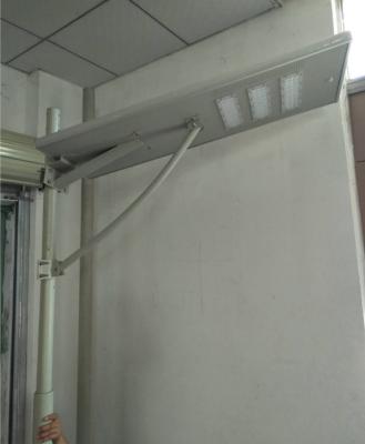 Cina Iluminazione pubblica principale solare staccabile di progettazione 60W IP65 con Palo in vendita