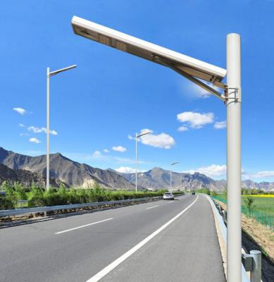 Cina Azionamento solare ad alta luminosità intelligente integrato all in one Led Solar Street Light Sicurezza Led Solar Street Light in vendita