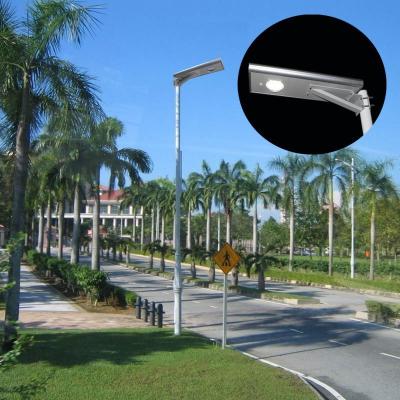 Cina IP65 30W interamente in un'illuminazione impermeabile integrata della strada dell'iluminazione pubblica solare in vendita