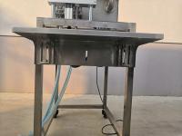 China 10ml Semi Automatic Liquid Filling Machine for sale
