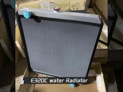 E320C 2040996 radiatore del serbatoio dell'acqua dell'escavatore Radiatore del serbatoio dell'acqua del raffreddatore
