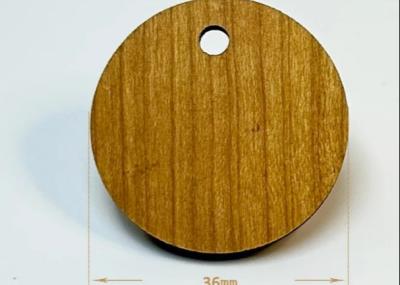 Cina Tag chiave RFID in legno ecologico personalizzato NFC Portachiavi in legno N-TAG 213 N-TAG 216 NFC Keytag in legno in vendita