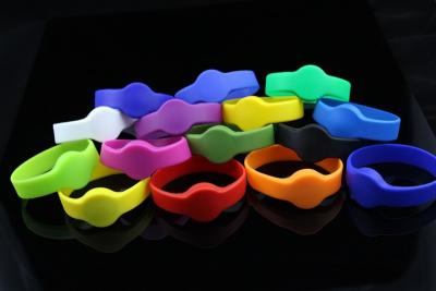 中国 125Khz RFID タグ EM4100 読み取りのみ プログラム可能な RFID ブレスレット アクセス コントロール 販売のため