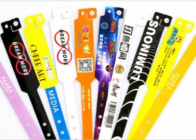 Cina PVC morbido RFID impermeabile / NFC 13.56mhz Braccialetto usa e getta per parco acquatico in vendita