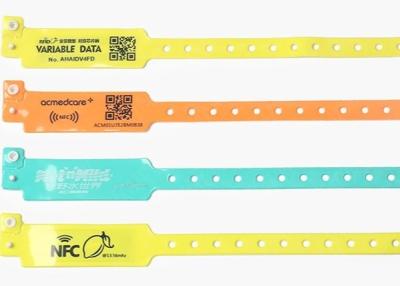 Cina PVC morbido RFID impermeabile / NFC 13.56mhz Braccialetto usa e getta per parco acquatico in vendita