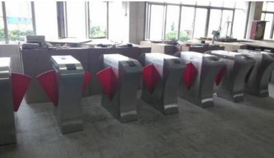 Cina Cancello girevole sicuro multifunzionale di ESD e cancello girevole smussato del rotolo dell'arco tre in vendita