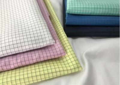 Cina La polvere del tessuto del poliestere ESD rinforza gli anti 115 GSM respirabile statico conduttivo in vendita