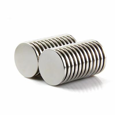 Cina Bottoni magnetici forti circolari Magneti rotondi al neodimio 10x10mm 15x3mm in vendita