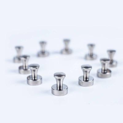 Cina Pulsanti magnetici per lavagna bianca con superficie in metallo Spille magnetiche multiuso stile pedone in vendita