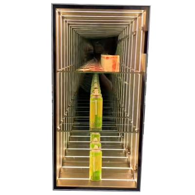 Cina 2024 Alta luminosità luce a LED Magic Mirror Display Case per il negozio al dettaglio vetro di vino in vendita