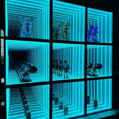 Cina 2024 Alta luminosità luce a LED Magic Mirror Display Case per il negozio al dettaglio vetro di vino in vendita