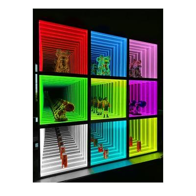 Cina Cassa per display a specchi di vetro a colori personalizzabili a LED per cabina di vino in stile moderno personalizzata in vendita