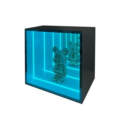 Cina Cassa per display a specchi di vetro a colori personalizzabili a LED per cabina di vino in stile moderno personalizzata in vendita