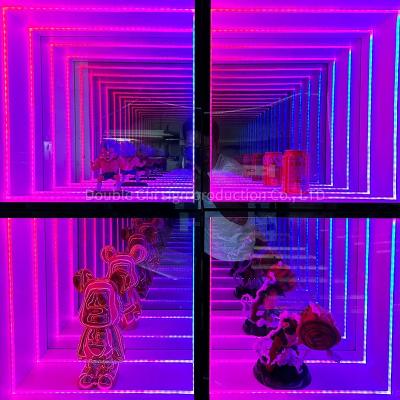 Cina Superbamente progettato Infinite Luminous Abyss Mirror Display Cabinet con dimensioni personalizzate in vendita