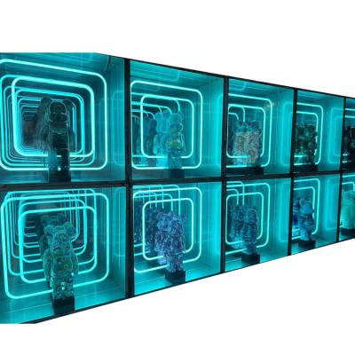 Cina Dimensioni personalizzate Fashion Light Up 3D LED Infinity Mirror Display Case per oggetti alla moda in vendita