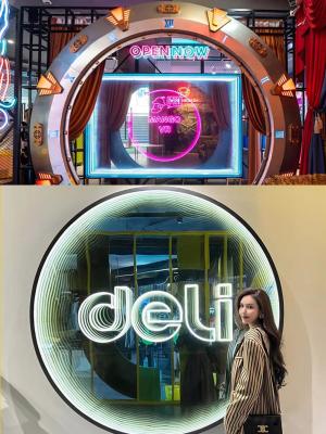 Cina Hologramma 3D Abyss Mirror LED Strip Fonte di luce Fann Hologramma Fann pubblicitario Light Box in vendita