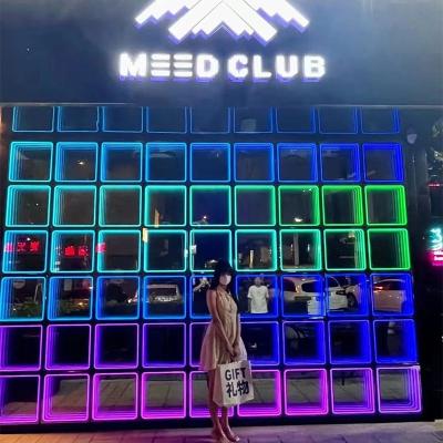 Cina Trasforma la tua pubblicità con il nostro fan olografico 3D Abyss Mirror LED Letters 2024 in vendita