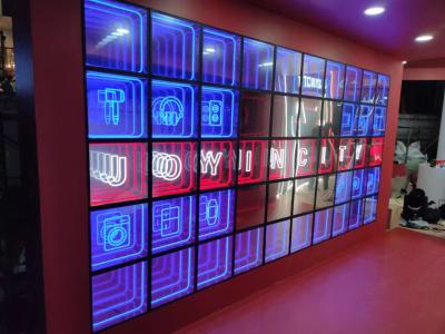 Cina Trasforma la tua pubblicità con il nostro fan olografico 3D Abyss Mirror LED Letters 2024 in vendita