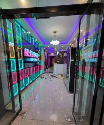 Cina 300000 ore di vita 3D LED Infinity Mirror con ventole ologramma e telecomando in vendita