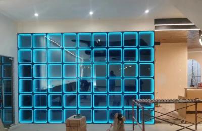 Cina 300000 ore di vita 3D LED Infinity Mirror con ventole ologramma e telecomando in vendita