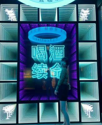 Cina Delicato ventilatore a LED 3D display ologramma per specchietto infinito Lettere di canale di tracciamento a LED in vendita