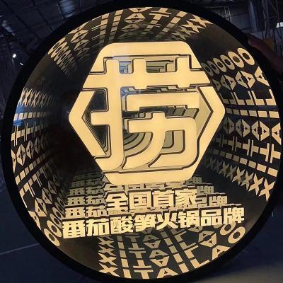 Cina Specchio infinito con piastra elettronica luminosa e disegno colorato in vendita
