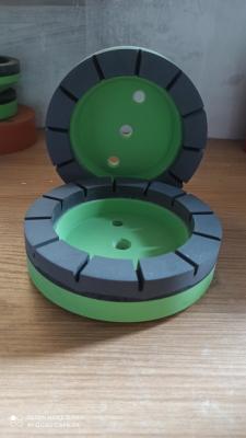 China Hardheid Witte groene gesegmenteerde harsbekerwiel Maximale snelheid lager dan 2800 RPM slijpgereedschap for sale
