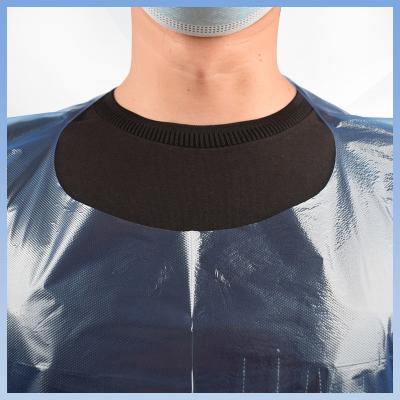 Cina Diversi grembiuli di plastica eliminabili adulti d'imballaggio 71cm*116cm in vendita