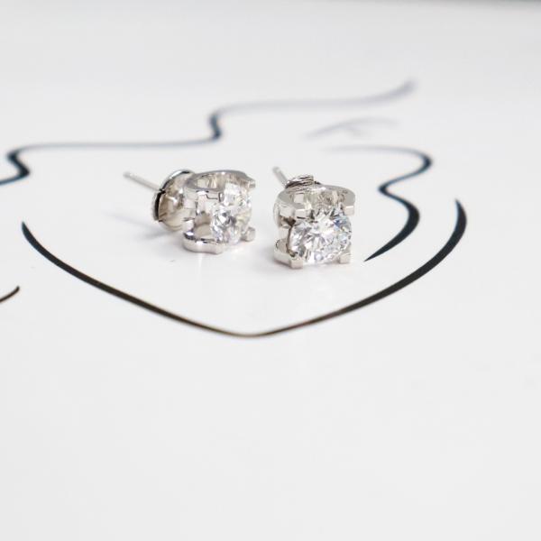 Quality Classic 1 Carat Lab Grown VVS 1 Round Cut Diamond 18K Gold Stud Earrings for sale